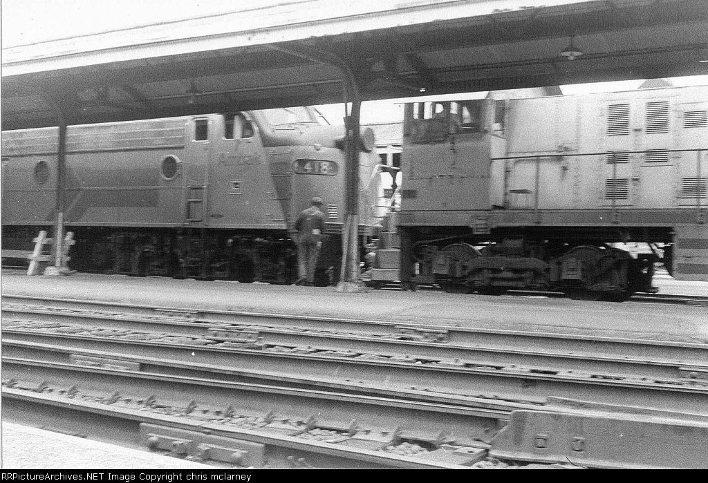 AMTK 418,coupled to PTRR 40.